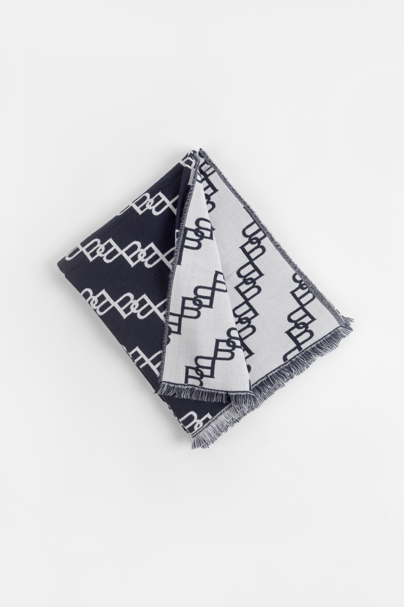 Balmuir BB-chain throw | Finnair Shop